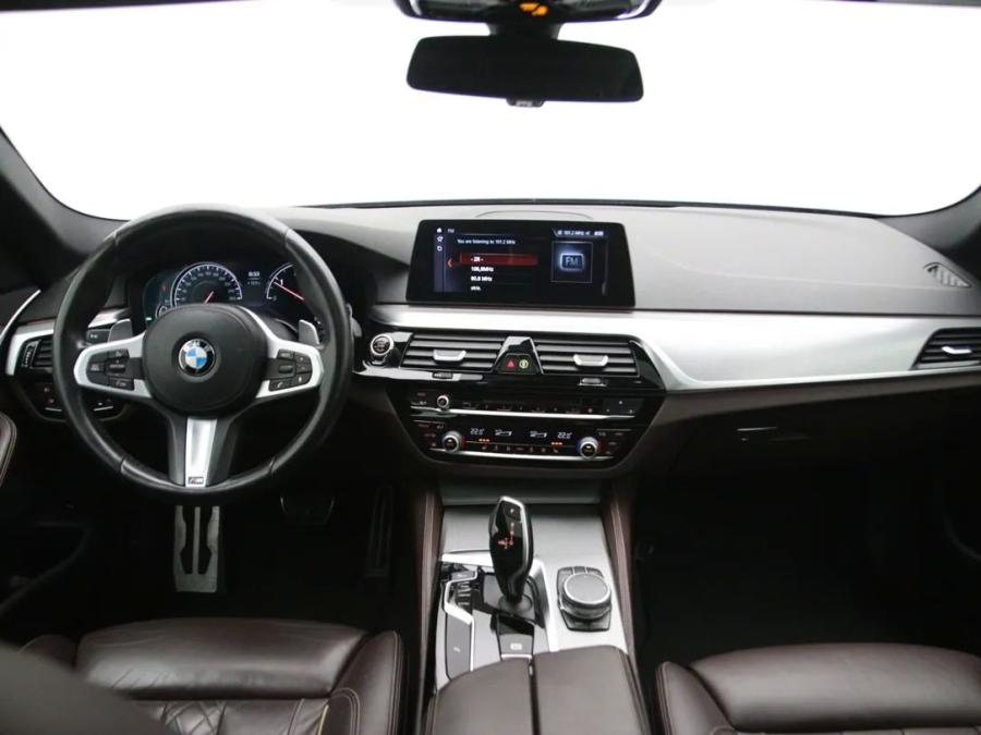 BMW 520 2019 in Vilnius, with an engine capacity of 2.00 L and mileage of 208 thousand km for 23999 €, photo 3 on AUTOMOTO.COM.LV