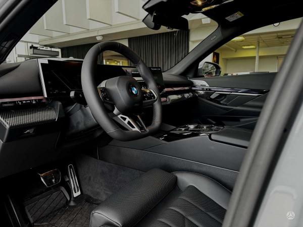 BMW 520 2026 in Vilnius, with an engine capacity of 2.00 L and mileage of 0 thousand km for 64500 €, photo 9 on AUTOMOTO.COM.LV