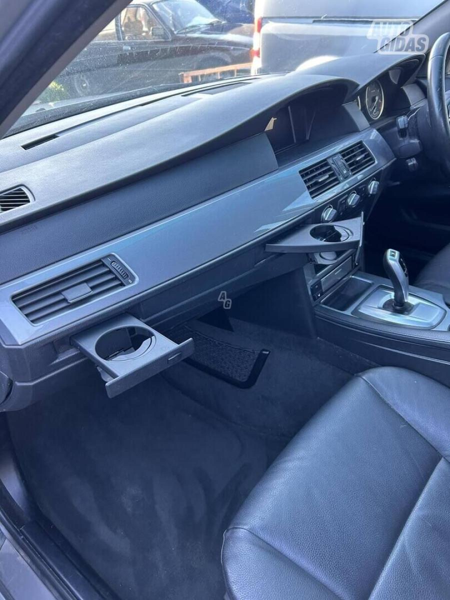 BMW 520 2009 in Vilnius, with an engine capacity of 2.00 L and mileage of 230 thousand km for 1500 €, photo 10 on AUTOMOTO.COM.LV