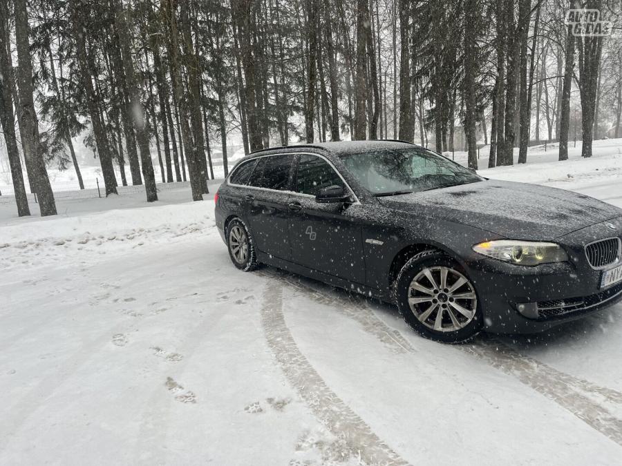 BMW 520 2010 in Vilnius, with an engine capacity of 2.00 L and mileage of 329 thousand km for 5300 €, photo 3 on AUTOMOTO.COM.LV