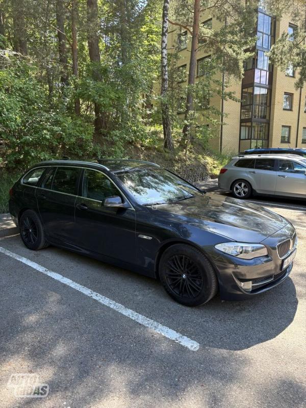 BMW 520 2011 in Vilnius, with an engine capacity of 2.00 L and mileage of 211 thousand km for 8000 €, photo 4 on AUTOMOTO.COM.LV