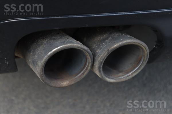 BMW 520 2012 in Riga, with an engine capacity of 2.00 L and mileage of 388 thousand km for 5999 €, photo 10 on AUTOMOTO.COM.LV