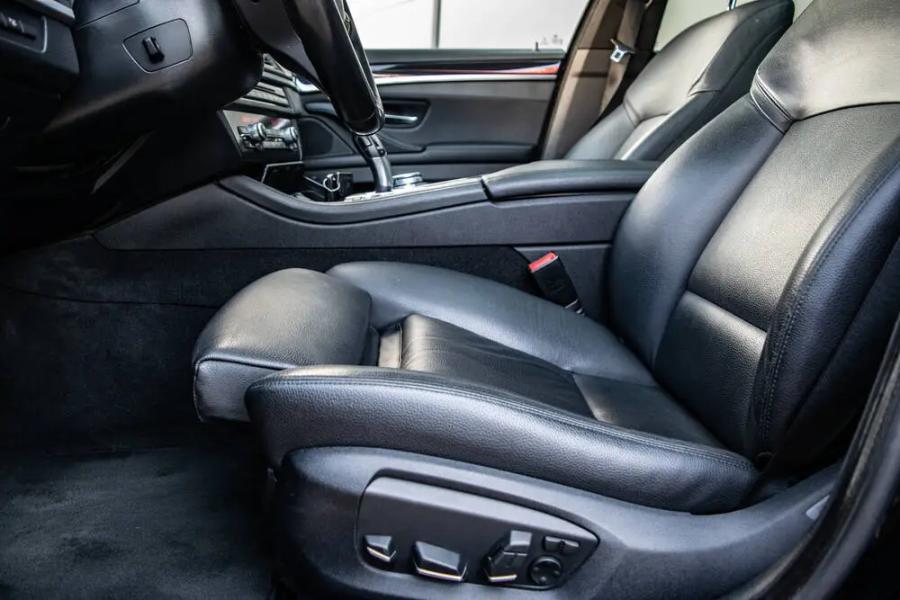 BMW 520 2014 in Tukums, with an engine capacity of 2.00 L and mileage of 260 thousand km for 13490 €, photo 24 on AUTOMOTO.COM.LV