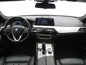BMW 520 2017 in Vilnius, with an engine capacity of 2.00 L and mileage of 186 thousand km for 18999 €, photo 3 on AUTOMOTO.COM.LV
