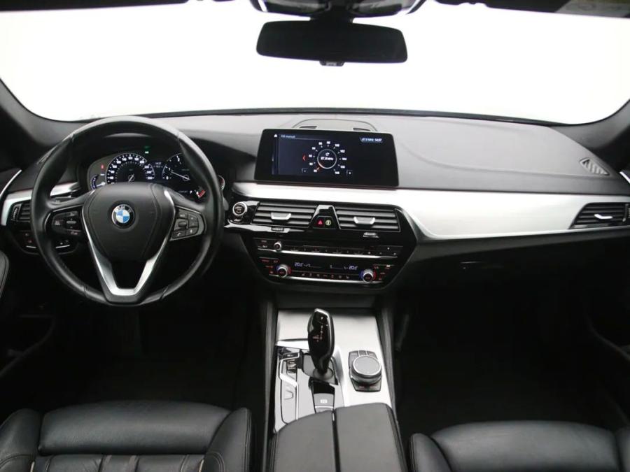 BMW 520 2017 in Vilnius, with an engine capacity of 2.00 L and mileage of 186 thousand km for 18999 €, photo 3 on AUTOMOTO.COM.LV