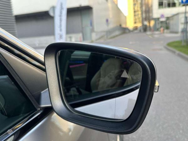 BMW 520 2017 in Vilnius, with an engine capacity of 2.00 L and mileage of 328 thousand km for 16400 €, photo 10 on AUTOMOTO.COM.LV