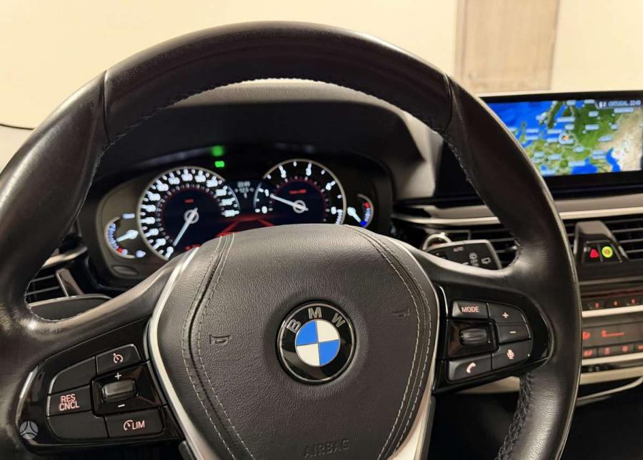 BMW 520 2018 in Kaunas, with an engine capacity of 2.00 L and mileage of 279 thousand km for 15390 €, photo 25 on AUTOMOTO.COM.LV