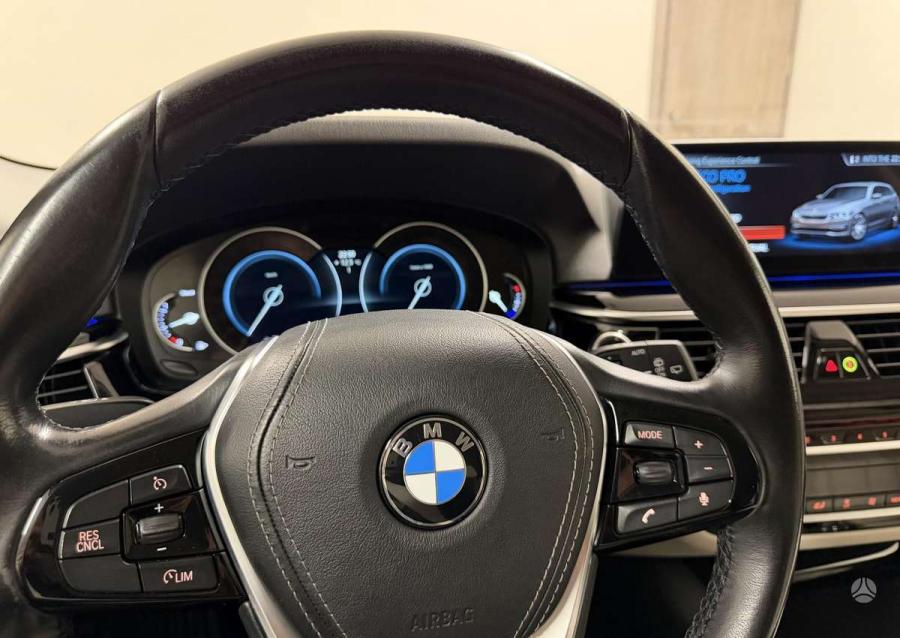 BMW 520 2018 in Kaunas, with an engine capacity of 2.00 L and mileage of 279 thousand km for 15390 €, photo 26 on AUTOMOTO.COM.LV