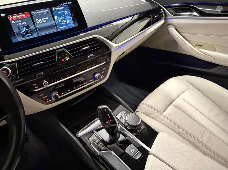 BMW 520 2018 in Kaunas, with an engine capacity of 2.00 L and mileage of 279 thousand km for 15390 €, photo 28 on AUTOMOTO.COM.LV