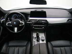 BMW 520 2018 in Vilnius, with an engine capacity of 2.00 L and mileage of 212 thousand km for 20999 €, photo 2 on AUTOMOTO.COM.LV