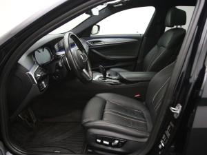 BMW 520 2018 in Vilnius, with an engine capacity of 2.00 L and mileage of 212 thousand km for 20999 €, photo 4 on AUTOMOTO.COM.LV