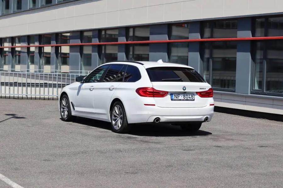 BMW 520 2018 in Riga, with an engine capacity of 2.00 L and mileage of 278 thousand km for 14980 €, photo 5 on AUTOMOTO.COM.LV