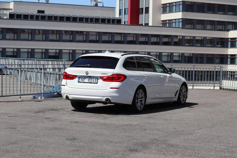 BMW 520 2018 in Riga, with an engine capacity of 2.00 L and mileage of 278 thousand km for 14980 €, photo 7 on AUTOMOTO.COM.LV