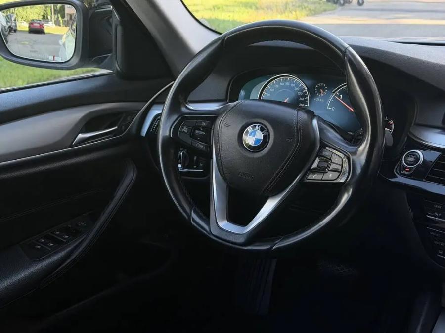 BMW 520 2018 in Riga, with an engine capacity of 2.00 L and mileage of 278 thousand km for 14980 €, photo 14 on AUTOMOTO.COM.LV