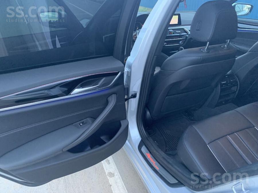 BMW 520 2019 in Riga, with an engine capacity of 2.00 L and mileage of 141 thousand km for 21900 €, photo 9 on AUTOMOTO.COM.LV