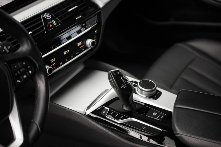 BMW 520 2019 Rīga, ar dzinēja tilpumu 2.00 L un nobraukumu 184 tūkst. km par 18300 €, foto 38 vietnē AUTOMOTO.COM.LV