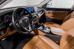 BMW 520 2019 in Vilnius, with an engine capacity of 2.00 L and mileage of 217 thousand km for 19771 €, photo 13 on AUTOMOTO.COM.LV
