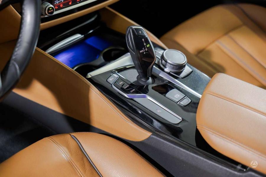 BMW 520 2019 in Vilnius, with an engine capacity of 2.00 L and mileage of 217 thousand km for 19771 €, photo 14 on AUTOMOTO.COM.LV