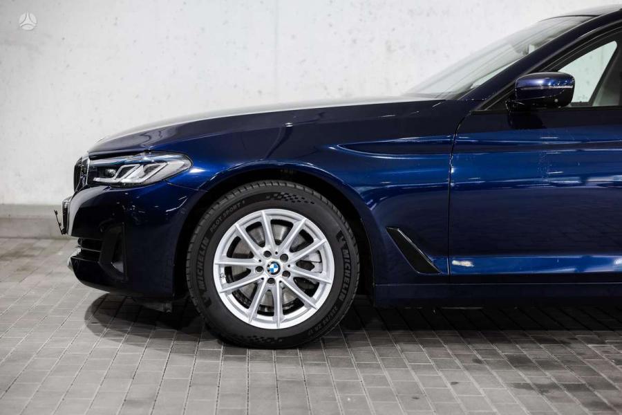 BMW 520 2020 in Vilnius, with an engine capacity of 2.00 L and mileage of 155 thousand km for 29991 €, photo 6 on AUTOMOTO.COM.LV