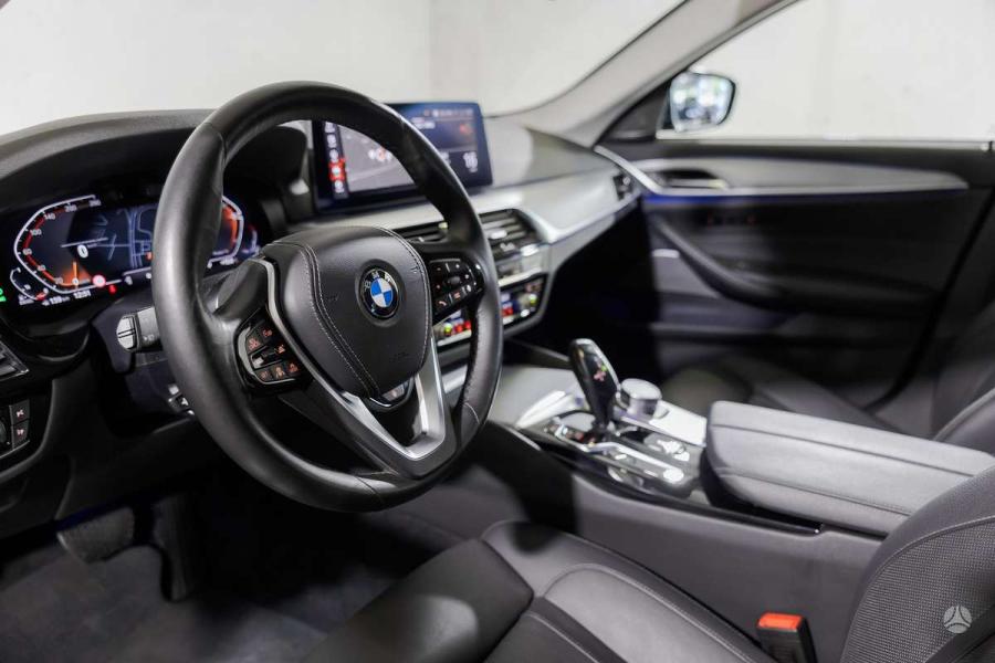 BMW 520 2020 in Vilnius, with an engine capacity of 2.00 L and mileage of 155 thousand km for 29991 €, photo 12 on AUTOMOTO.COM.LV