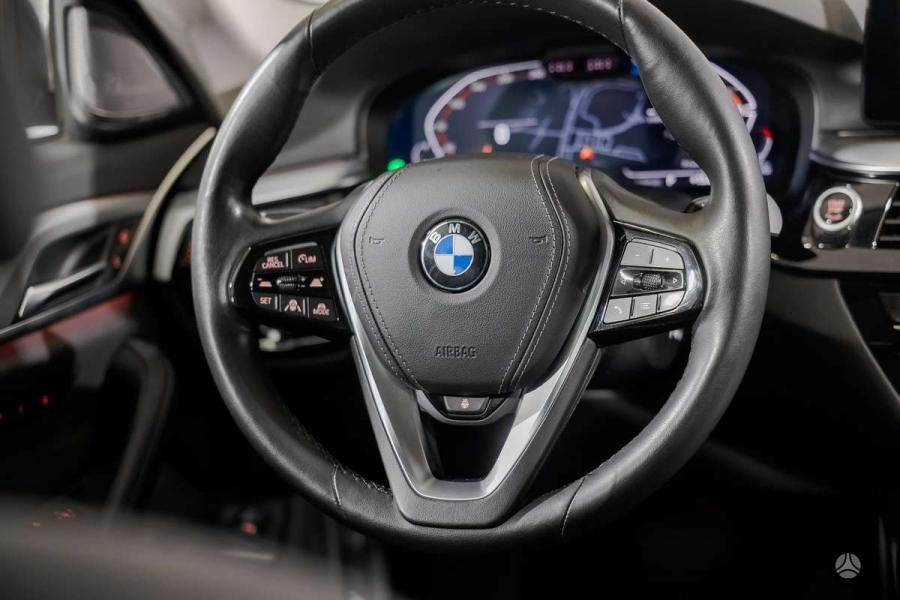 BMW 520 2020 in Vilnius, with an engine capacity of 2.00 L and mileage of 155 thousand km for 29991 €, photo 18 on AUTOMOTO.COM.LV