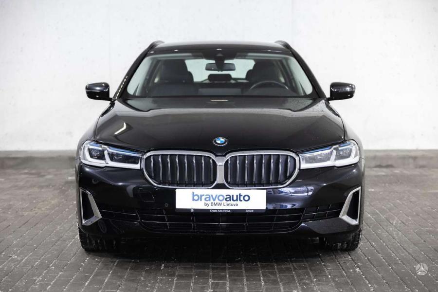 BMW 520 2022 in Vilnius, with an engine capacity of 2.00 L and mileage of 88 thousand km for 35991 €, photo 2 on AUTOMOTO.COM.LV
