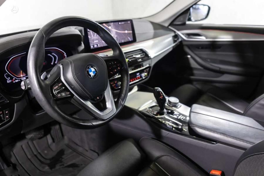 BMW 520 2022 in Vilnius, with an engine capacity of 2.00 L and mileage of 88 thousand km for 35991 €, photo 10 on AUTOMOTO.COM.LV
