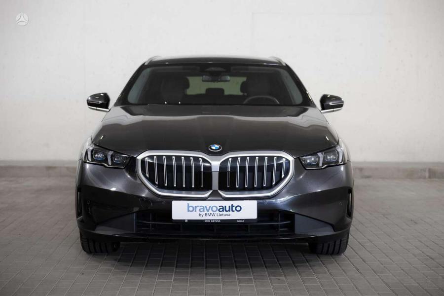 BMW 520 2024 in Vilnius, with an engine capacity of 2.00 L and mileage of 35 thousand km for 41991 €, photo 3 on AUTOMOTO.COM.LV