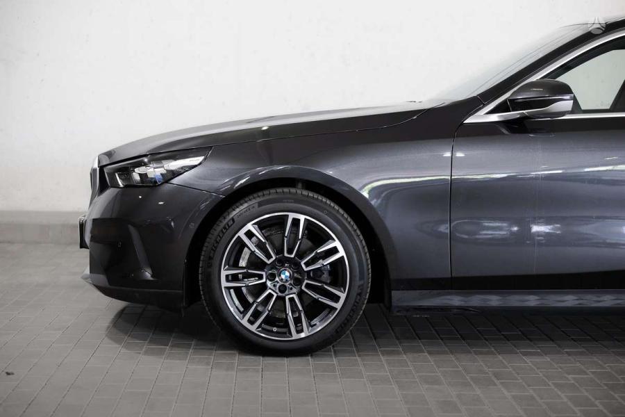 BMW 520 2024 in Vilnius, with an engine capacity of 2.00 L and mileage of 35 thousand km for 41991 €, photo 8 on AUTOMOTO.COM.LV
