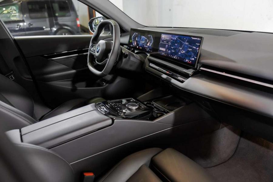 BMW 520 2024 in Vilnius, with an engine capacity of 2.00 L and mileage of 35 thousand km for 41991 €, photo 19 on AUTOMOTO.COM.LV