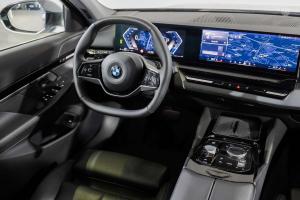 BMW 520 2024 in Vilnius, with an engine capacity of 2.00 L and mileage of 35 thousand km for 41991 €, photo 22 on AUTOMOTO.COM.LV