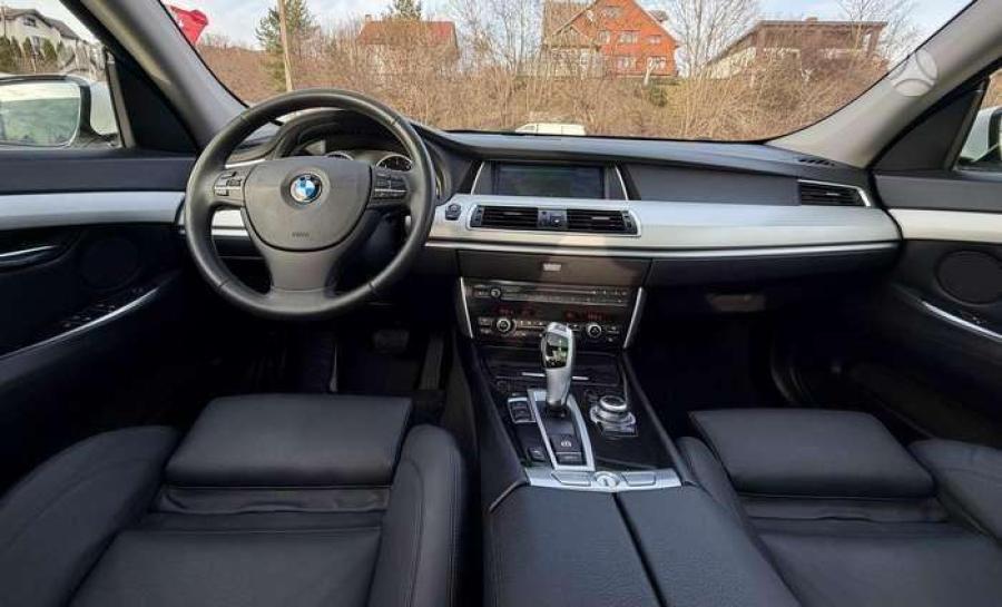 White BMW 520 2013 in Siauliai, with an engine capacity of 2.00 L and mileage of 233 thousand km for 12750 €, photo 25 on AUTOMOTO.COM.LV