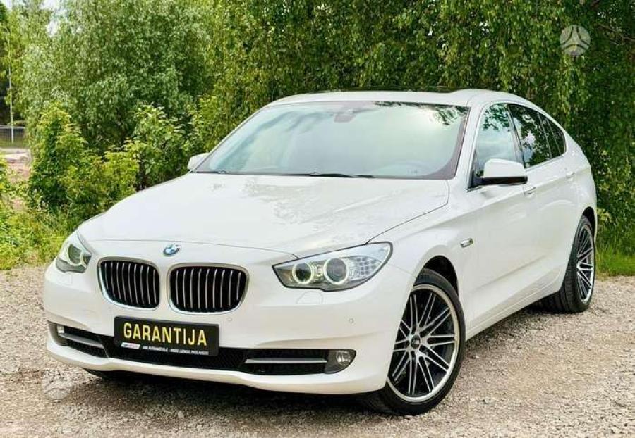 White BMW 520 2013 in Siauliai, with an engine capacity of 2.00 L and mileage of 233 thousand km for 12750 €, photo 3 on AUTOMOTO.COM.LV