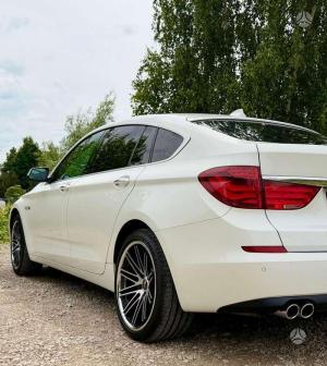 White BMW 520 2013 in Siauliai, with an engine capacity of 2.00 L and mileage of 233 thousand km for 12750 €, photo 8 on AUTOMOTO.COM.LV