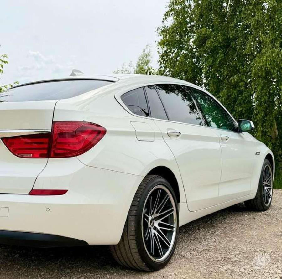 White BMW 520 2013 in Siauliai, with an engine capacity of 2.00 L and mileage of 233 thousand km for 12750 €, photo 9 on AUTOMOTO.COM.LV