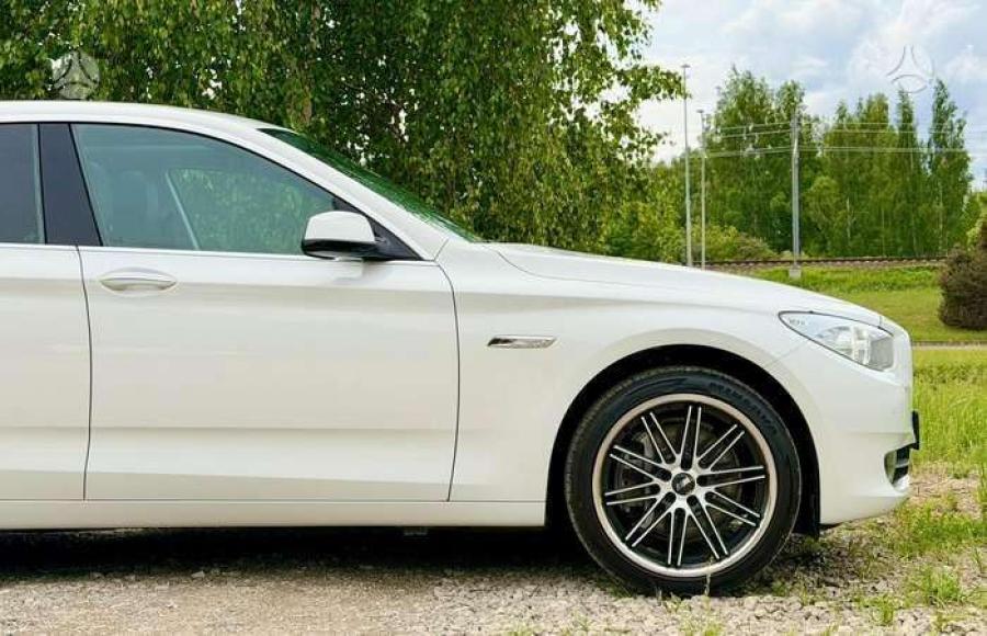 White BMW 520 2013 in Siauliai, with an engine capacity of 2.00 L and mileage of 233 thousand km for 12750 €, photo 11 on AUTOMOTO.COM.LV