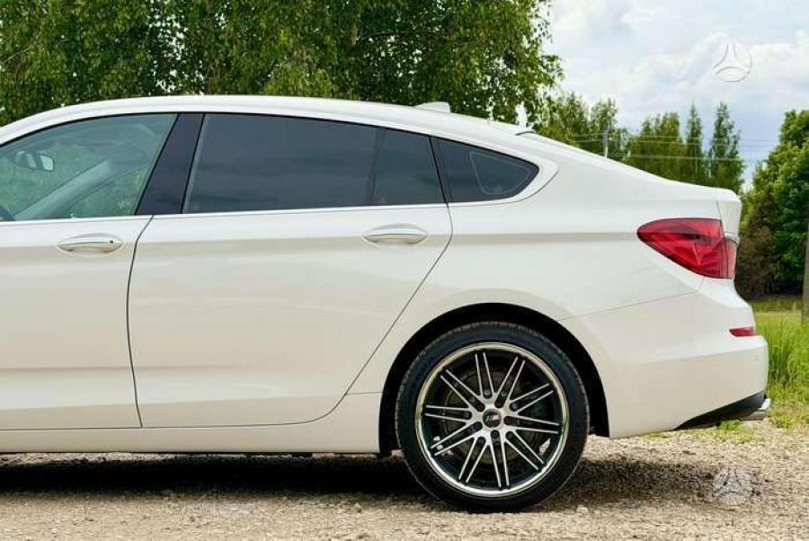 White BMW 520 2013 in Siauliai, with an engine capacity of 2.00 L and mileage of 233 thousand km for 12750 €, photo 13 on AUTOMOTO.COM.LV