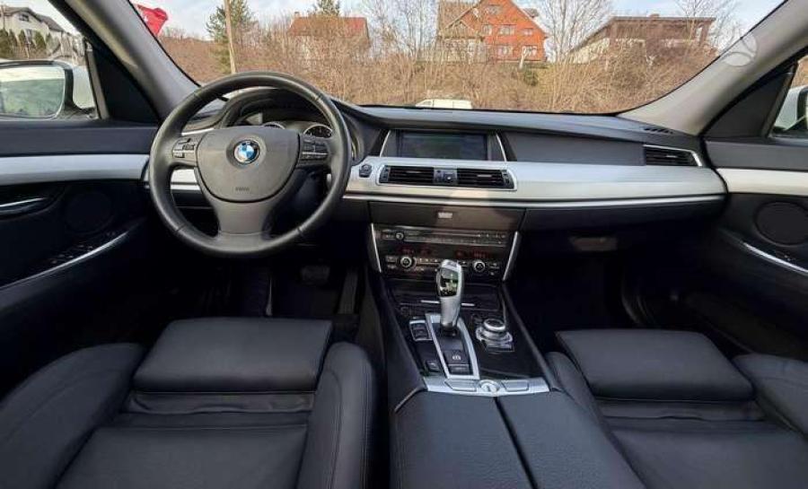 White BMW 520 2013 in Siauliai, with an engine capacity of 2.00 L and mileage of 233 thousand km for 12750 €, photo 21 on AUTOMOTO.COM.LV