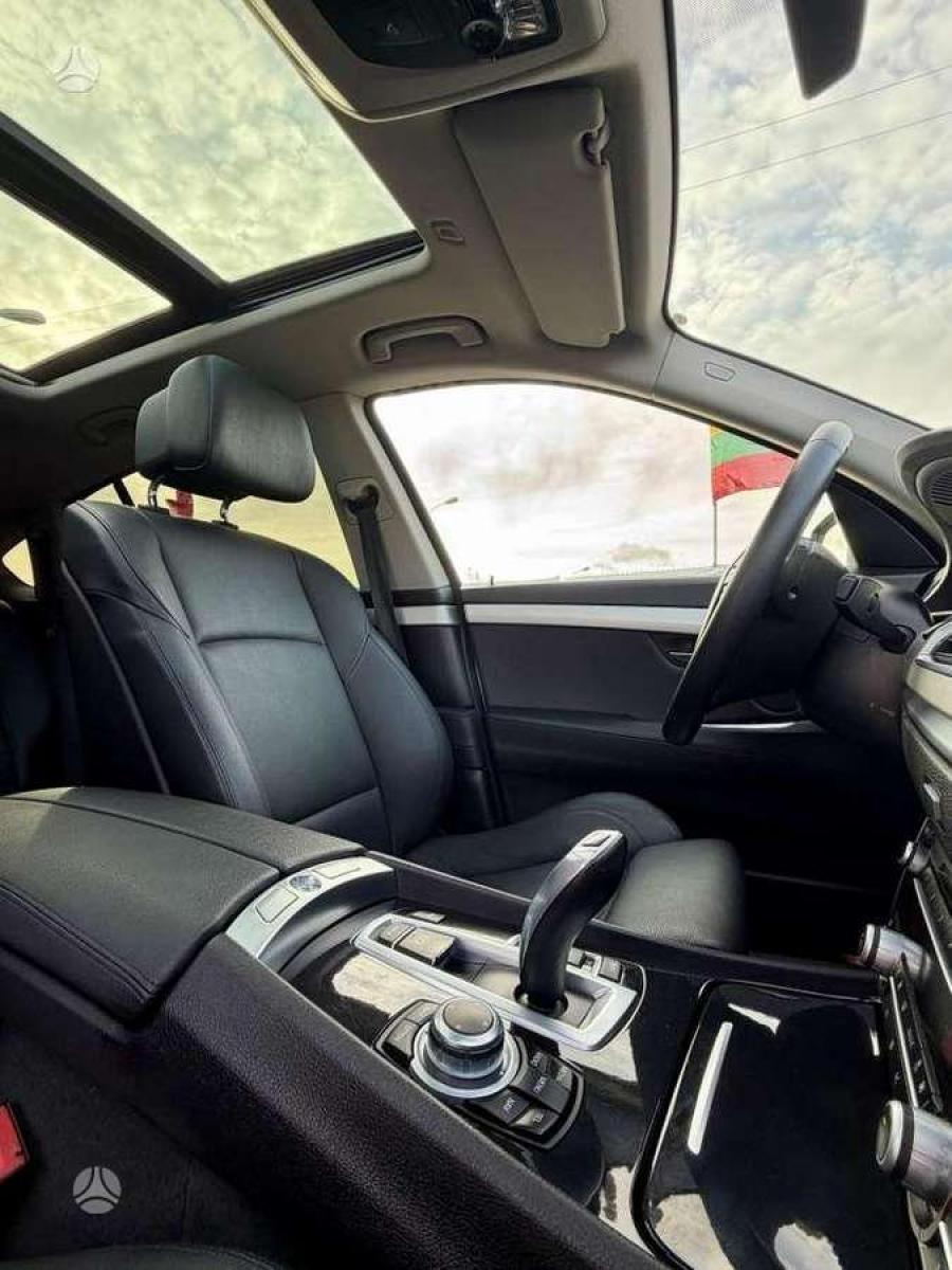 White BMW 520 2013 in Siauliai, with an engine capacity of 2.00 L and mileage of 233 thousand km for 12750 €, photo 25 on AUTOMOTO.COM.LV