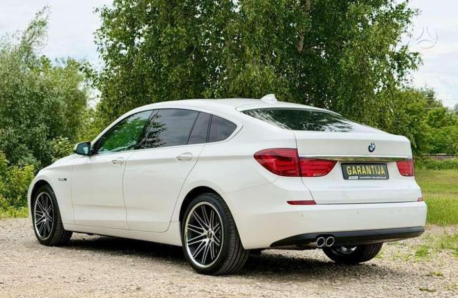White BMW 520 2013 in Siauliai, with an engine capacity of 2.00 L and mileage of 233 thousand km for 12750 €, photo 4 on AUTOMOTO.COM.LV