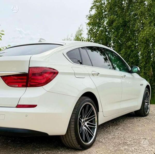 White BMW 520 2013 in Siauliai, with an engine capacity of 2.00 L and mileage of 233 thousand km for 12750 €, photo 8 on AUTOMOTO.COM.LV