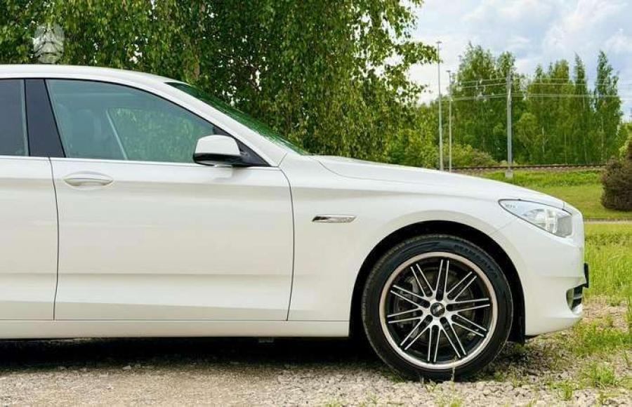 White BMW 520 2013 in Siauliai, with an engine capacity of 2.00 L and mileage of 233 thousand km for 12750 €, photo 11 on AUTOMOTO.COM.LV