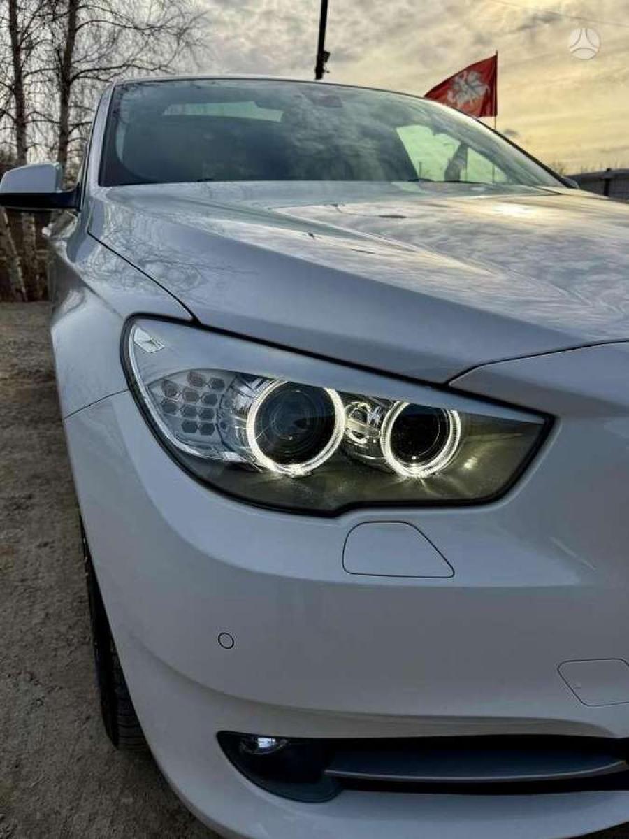 White BMW 520 2013 in Siauliai, with an engine capacity of 2.00 L and mileage of 233 thousand km for 12750 €, photo 18 on AUTOMOTO.COM.LV