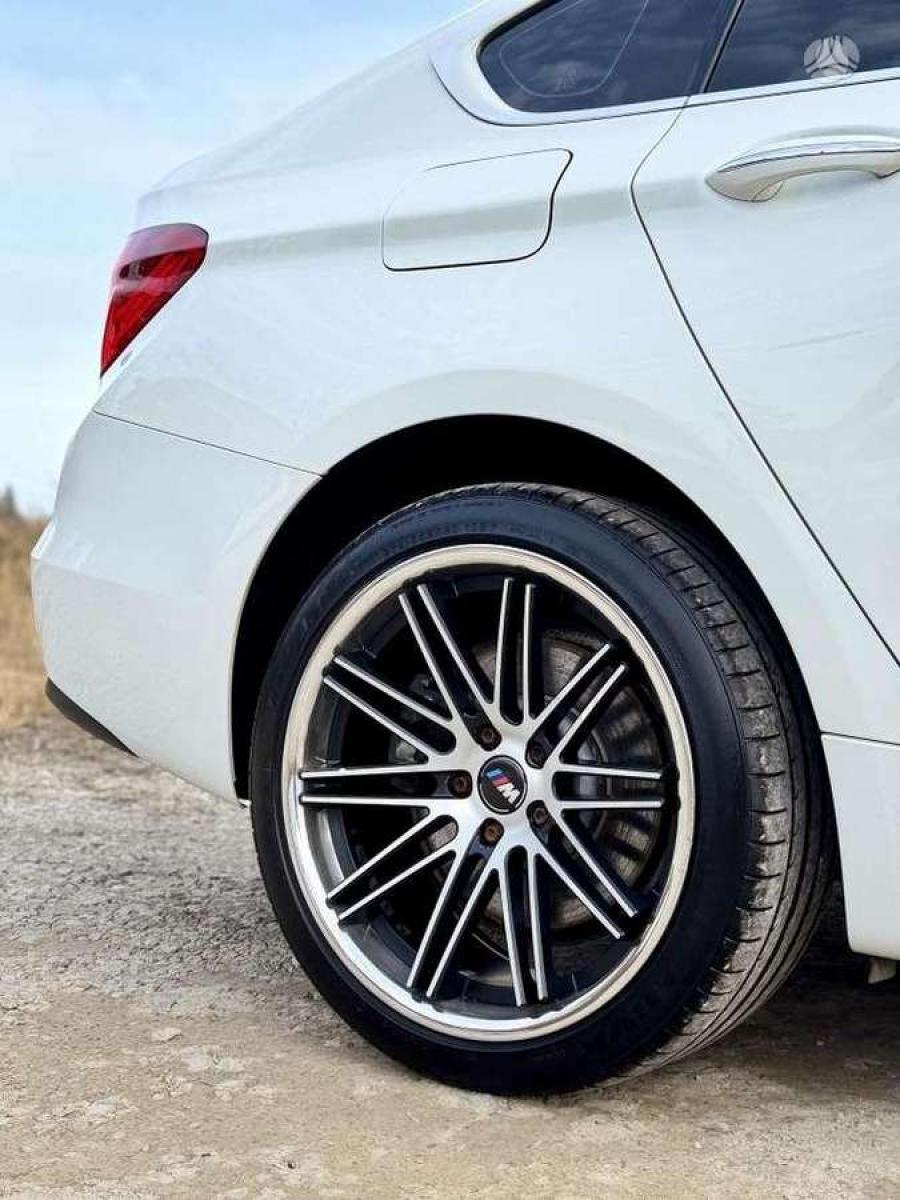 White BMW 520 2013 in Siauliai, with an engine capacity of 2.00 L and mileage of 233 thousand km for 12750 €, photo 19 on AUTOMOTO.COM.LV