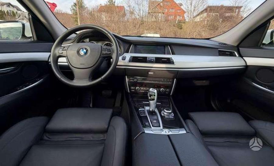 White BMW 520 2013 in Siauliai, with an engine capacity of 2.00 L and mileage of 233 thousand km for 12750 €, photo 23 on AUTOMOTO.COM.LV