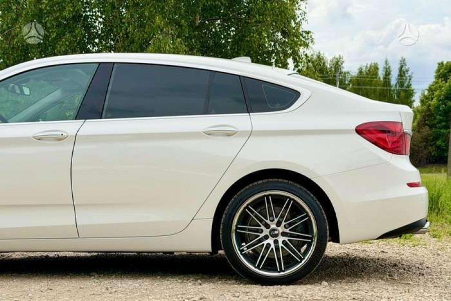 White BMW 520 2013 in Siauliai, with an engine capacity of 2.00 L and mileage of 233 thousand km for 12750 €, photo 13 on AUTOMOTO.COM.LV