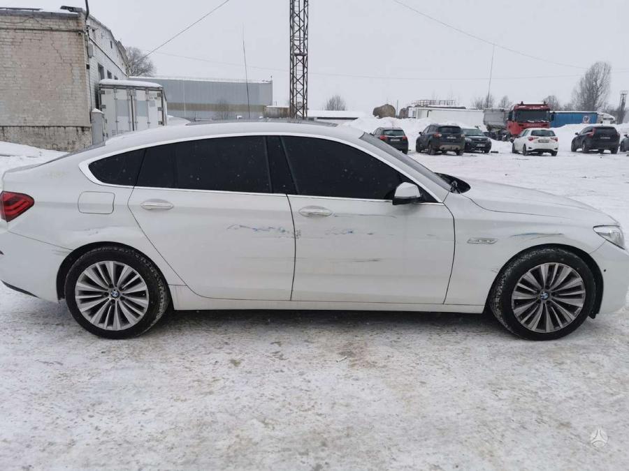 White BMW 520 2014 in Siauliai, with an engine capacity of 2.00 L and mileage of 224 thousand km for 10600 €, photo 4 on AUTOMOTO.COM.LV