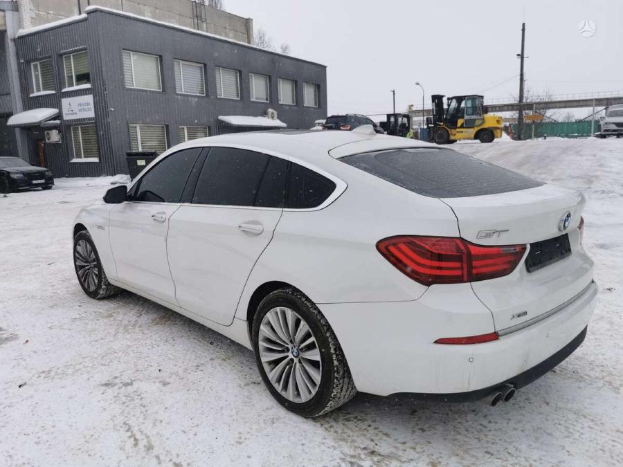 White BMW 520 2014 in Siauliai, with an engine capacity of 2.00 L and mileage of 224 thousand km for 10600 €, photo 6 on AUTOMOTO.COM.LV
