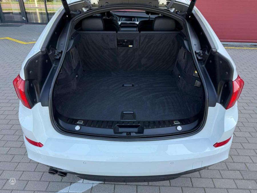 White BMW 520 2015 in Utena, with an engine capacity of 2.00 L and mileage of 240 thousand km for 13990 €, photo 11 on AUTOMOTO.COM.LV