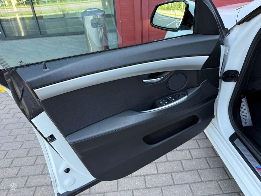 White BMW 520 2015 in Utena, with an engine capacity of 2.00 L and mileage of 240 thousand km for 13990 €, photo 22 on AUTOMOTO.COM.LV